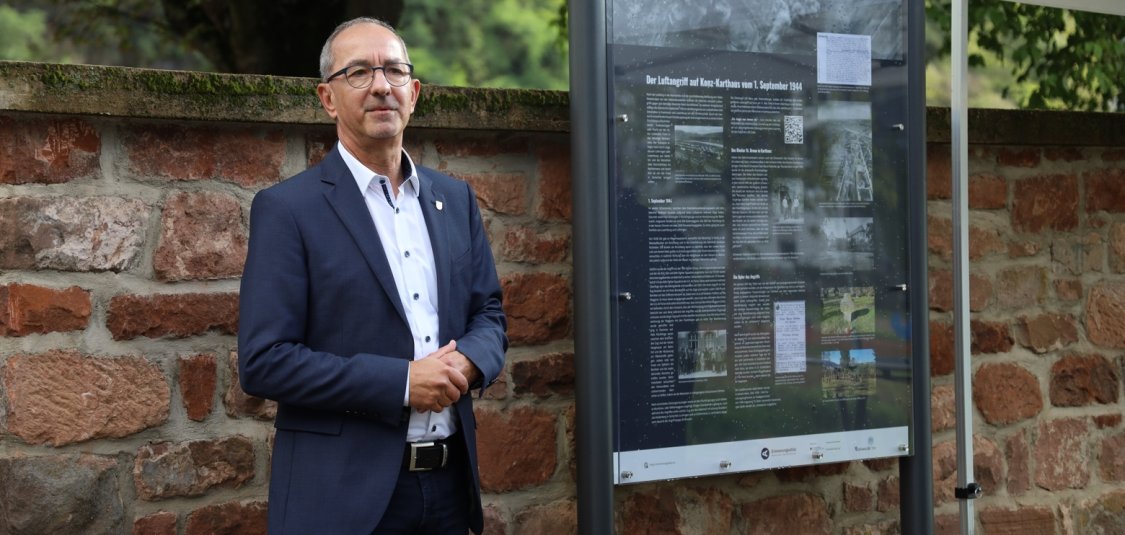 Informationstafel macht einen Erinnerungsort sichtbar | Stadt ...